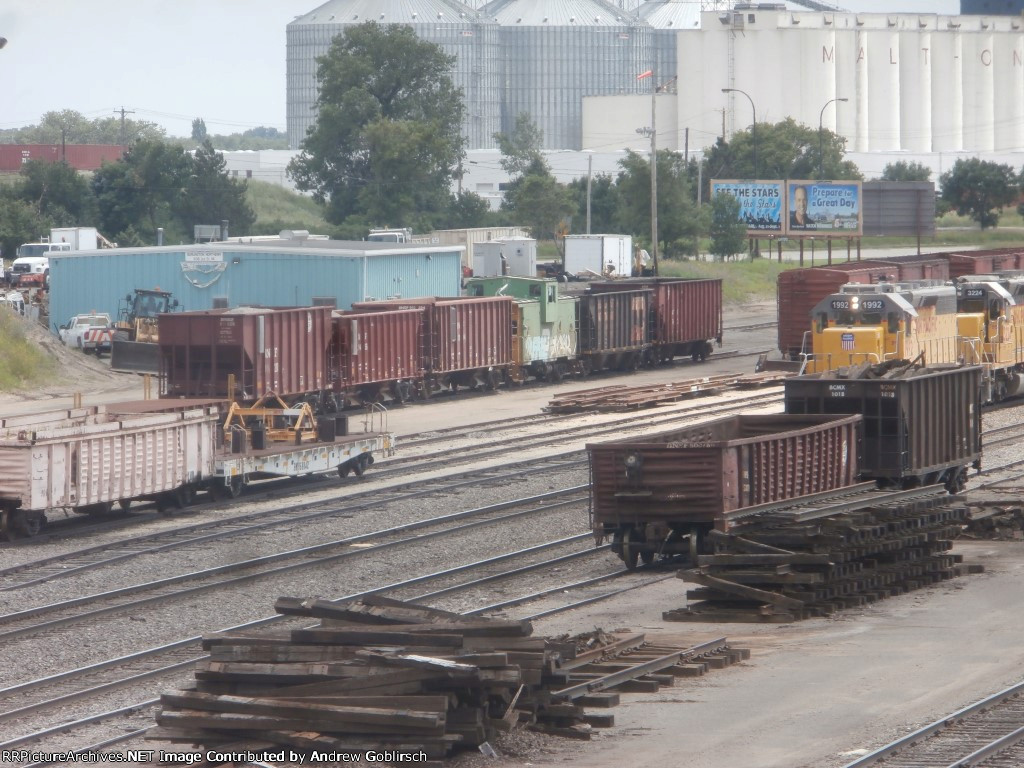 UP 1992, 3224 & More Cars